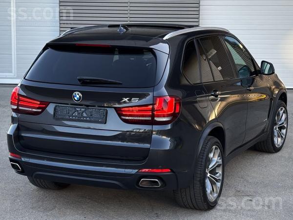 Grey BMW X5 2015 in Riga, with an engine capacity of 3.00 L and mileage of 210 thousand km for 18750 €, photo 4 on AUTOMOTO.COM.LV