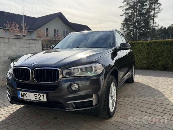Grey BMW X5 2015 in Riga, with an engine capacity of 2.00 L and mileage of 247 thousand km for 23353 €, photo 1 on AUTOMOTO.COM.LV
