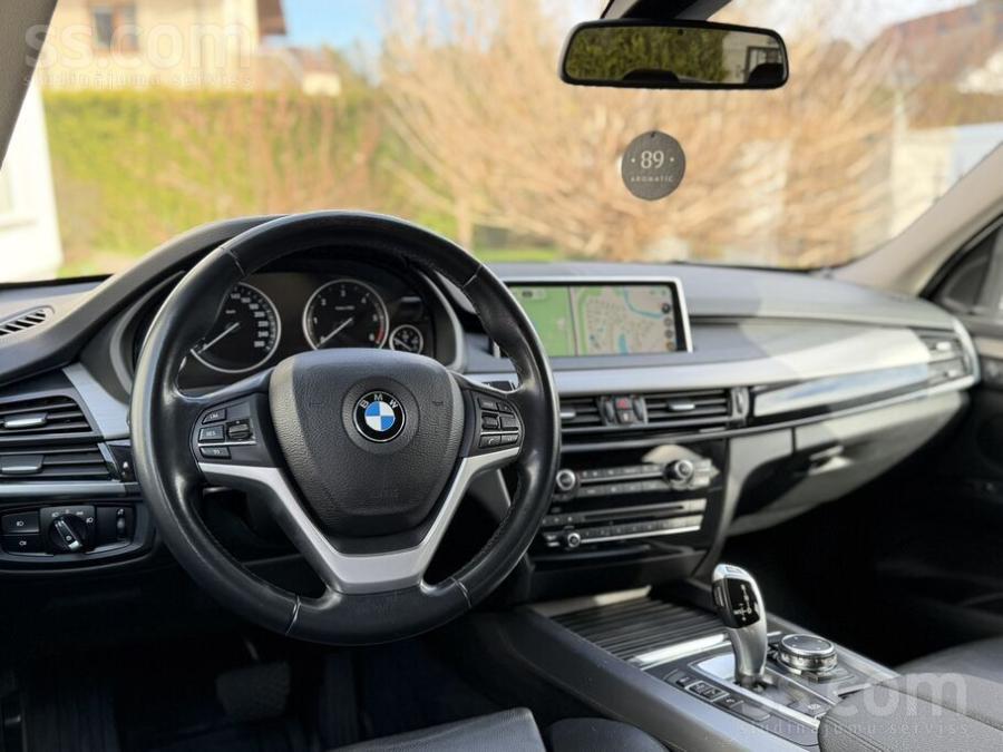 Grey BMW X5 2015 in Riga, with an engine capacity of 2.00 L and mileage of 247 thousand km for 23353 €, photo 5 on AUTOMOTO.COM.LV