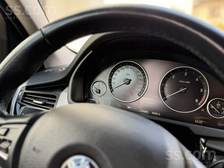 Grey BMW X5 2015 in Riga, with an engine capacity of 2.00 L and mileage of 247 thousand km for 23353 €, photo 9 on AUTOMOTO.COM.LV