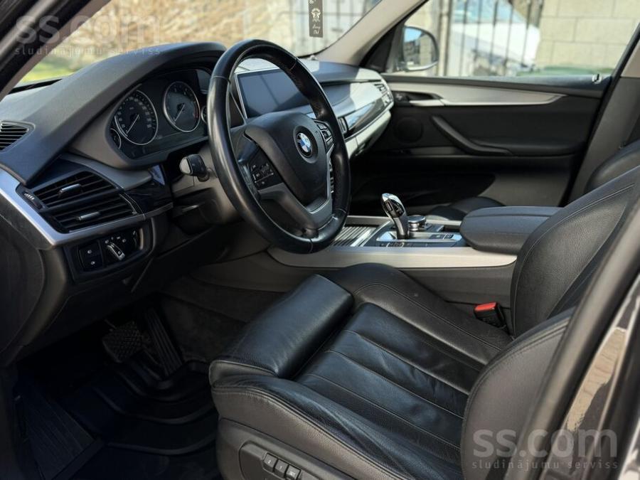 Grey BMW X5 2015 in Riga, with an engine capacity of 2.00 L and mileage of 247 thousand km for 23353 €, photo 11 on AUTOMOTO.COM.LV