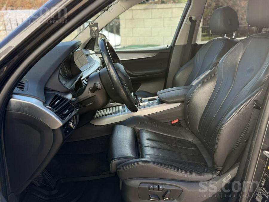 Grey BMW X5 2015 in Riga, with an engine capacity of 2.00 L and mileage of 247 thousand km for 23353 €, photo 15 on AUTOMOTO.COM.LV