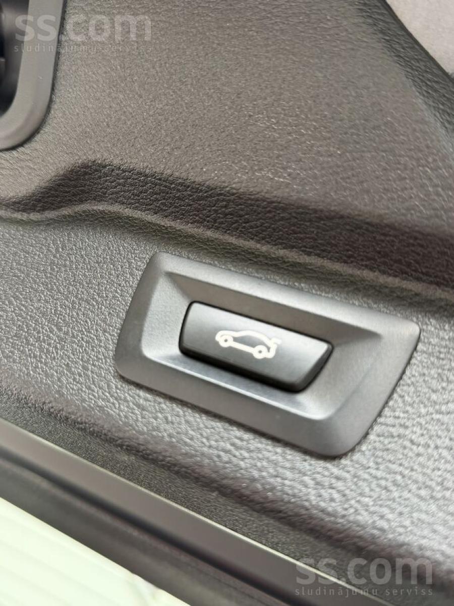 Grey BMW X5 2015 in Riga, with an engine capacity of 2.00 L and mileage of 247 thousand km for 23353 €, photo 21 on AUTOMOTO.COM.LV