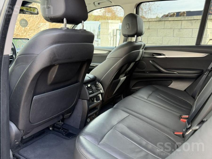 Grey BMW X5 2015 in Riga, with an engine capacity of 2.00 L and mileage of 247 thousand km for 23353 €, photo 22 on AUTOMOTO.COM.LV