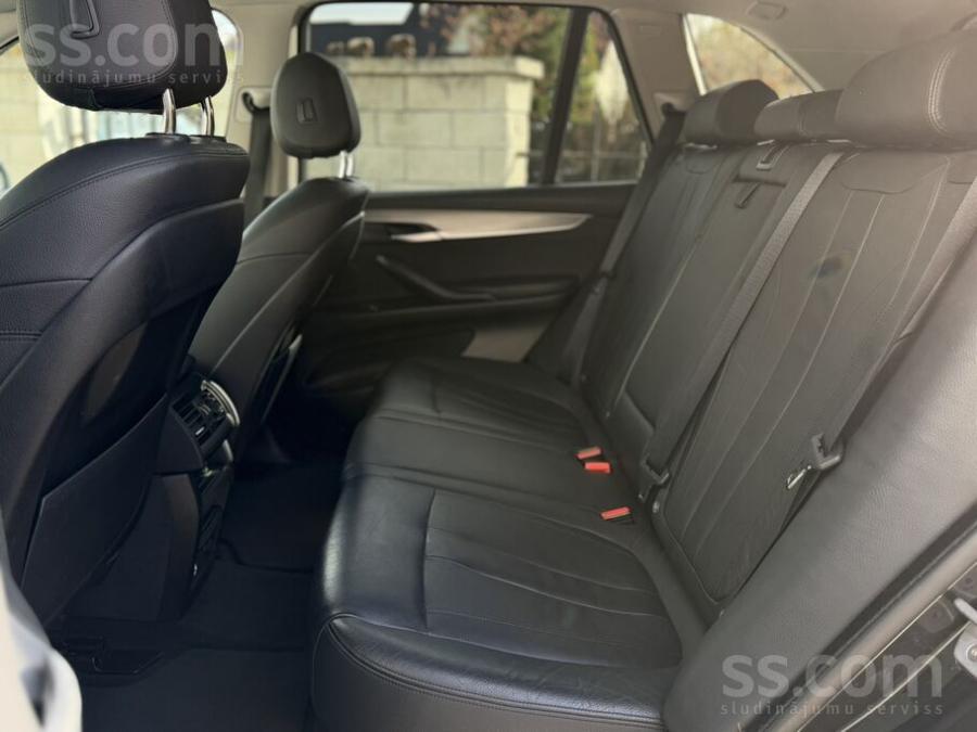 Grey BMW X5 2015 in Riga, with an engine capacity of 2.00 L and mileage of 247 thousand km for 23353 €, photo 23 on AUTOMOTO.COM.LV