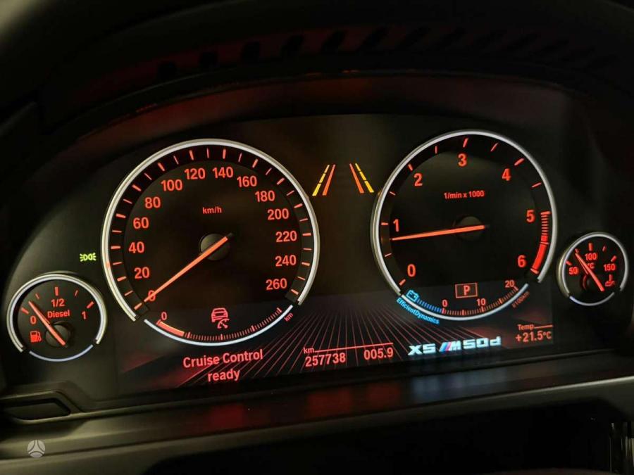 Pelēks BMW X5 2015 Marijampole, ar dzinēja tilpumu 2.99 L un nobraukumu 258 tūkst. km par 19999 €, foto 4 vietnē AUTOMOTO.COM.LV