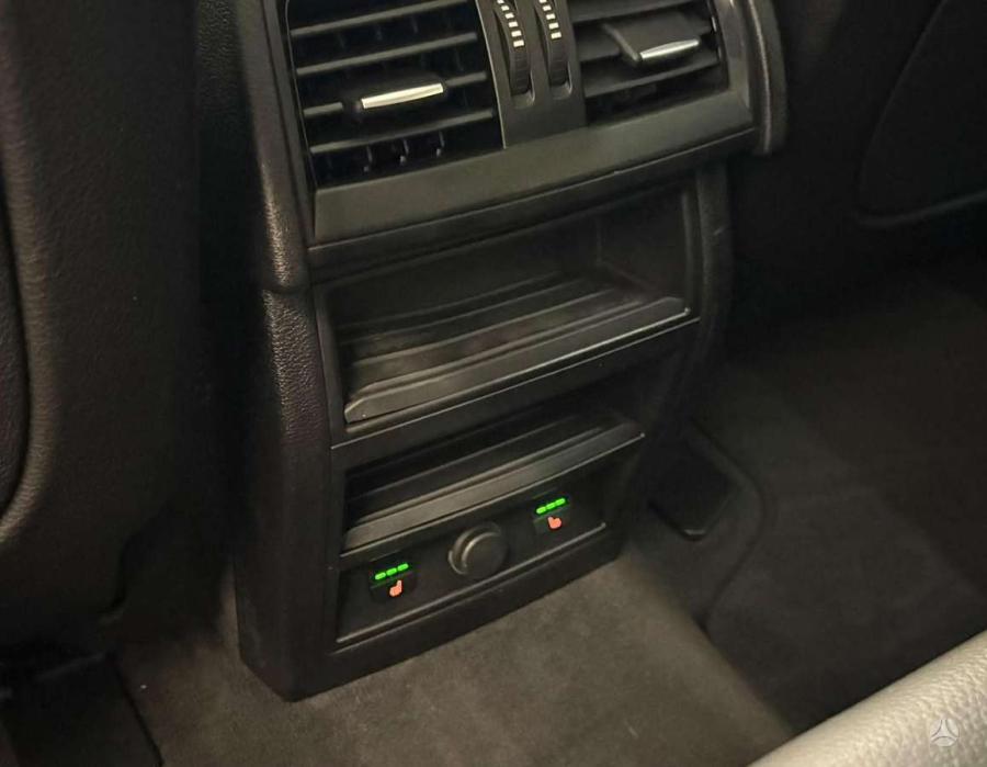 Pelēks BMW X5 2015 Marijampole, ar dzinēja tilpumu 2.99 L un nobraukumu 258 tūkst. km par 19999 €, foto 21 vietnē AUTOMOTO.COM.LV