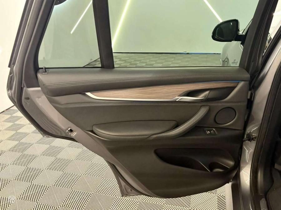 Pelēks BMW X5 2015 Marijampole, ar dzinēja tilpumu 2.99 L un nobraukumu 258 tūkst. km par 19999 €, foto 22 vietnē AUTOMOTO.COM.LV