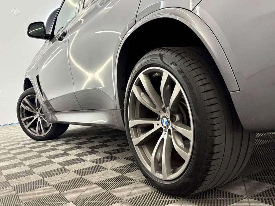 Pelēks BMW X5 2015 Marijampole, ar dzinēja tilpumu 2.99 L un nobraukumu 258 tūkst. km par 19999 €, foto 28 vietnē AUTOMOTO.COM.LV