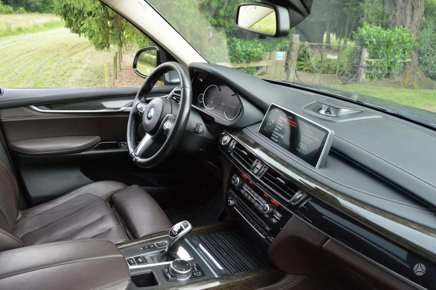 Grey BMW X5 2015 in Marijampole, with an engine capacity of 2.99 L and mileage of 269 thousand km for 18450 €, photo 7 on AUTOMOTO.COM.LV