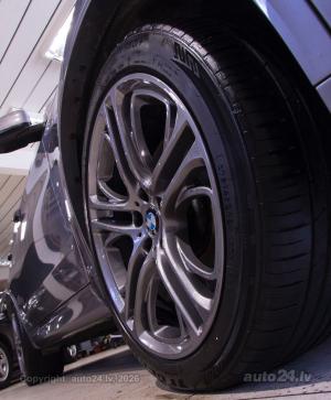 Pelēks BMW X5 2015 Tallina, ar dzinēja tilpumu 3.00 L un nobraukumu 232 tūkst. km par 19990 €, foto 4 vietnē AUTOMOTO.COM.LV