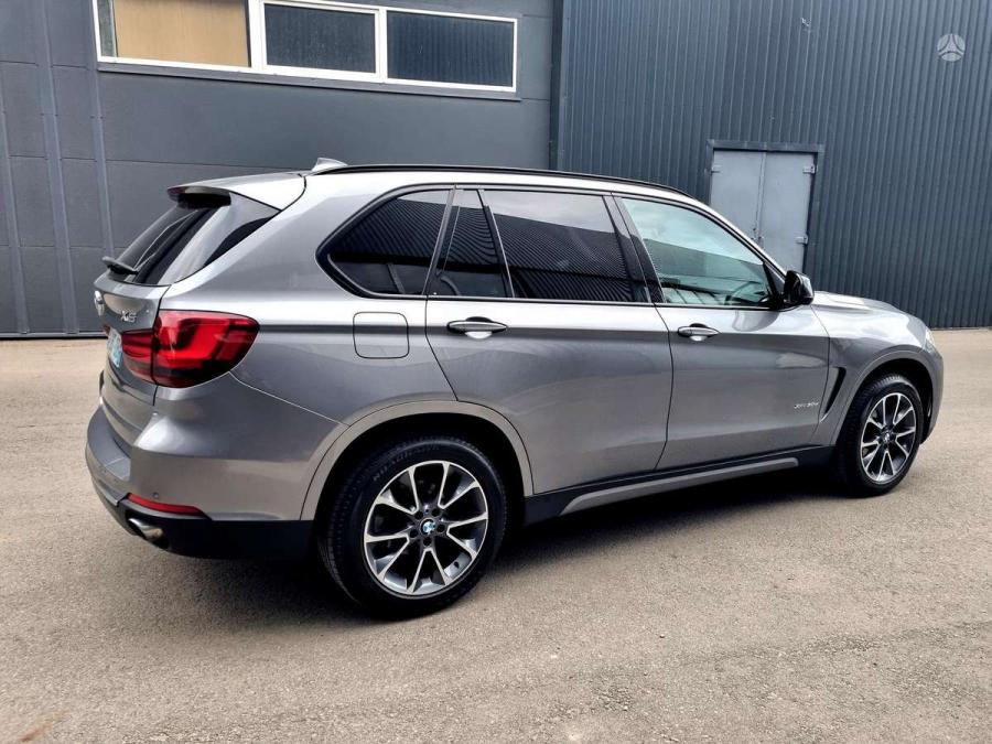 Grey BMW X5 2015 in Kaunas, with an engine capacity of 2.99 L and mileage of 201 thousand km for 16000 €, photo 8 on AUTOMOTO.COM.LV