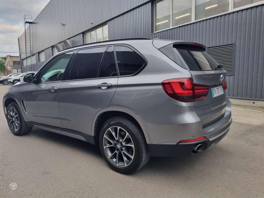 Grey BMW X5 2015 in Kaunas, with an engine capacity of 2.99 L and mileage of 201 thousand km for 16000 €, photo 9 on AUTOMOTO.COM.LV