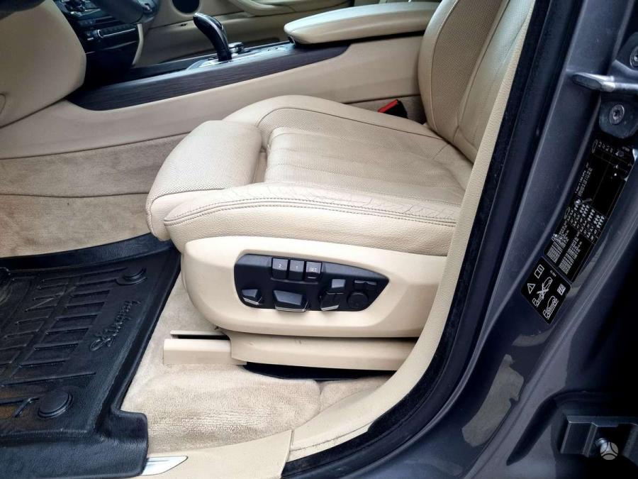 Grey BMW X5 2015 in Kaunas, with an engine capacity of 2.99 L and mileage of 201 thousand km for 16000 €, photo 12 on AUTOMOTO.COM.LV