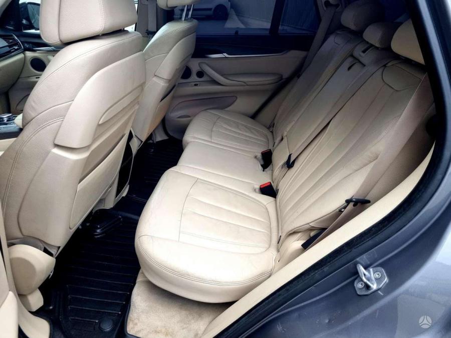 Grey BMW X5 2015 in Kaunas, with an engine capacity of 2.99 L and mileage of 201 thousand km for 16000 €, photo 16 on AUTOMOTO.COM.LV