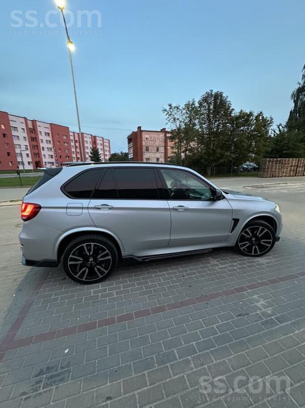 Pelēks BMW X5 2015 Bauska, ar dzinēja tilpumu 3.00 L un nobraukumu 333 tūkst. km par 20543 €, foto 6 vietnē AUTOMOTO.COM.LV