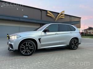 Grey BMW X5 2015 in Bauska, with an engine capacity of 3.00 L and mileage of 333 thousand km for 20543 €, photo 3 on AUTOMOTO.COM.LV