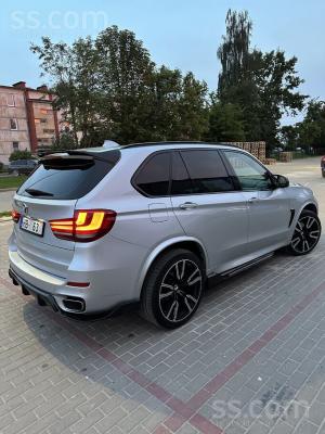 Grey BMW X5 2015 in Bauska, with an engine capacity of 3.00 L and mileage of 333 thousand km for 20543 €, photo 6 on AUTOMOTO.COM.LV