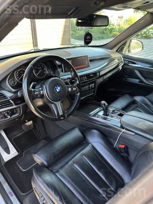 Grey BMW X5 2015 in Bauska, with an engine capacity of 3.00 L and mileage of 333 thousand km for 20543 €, photo 10 on AUTOMOTO.COM.LV