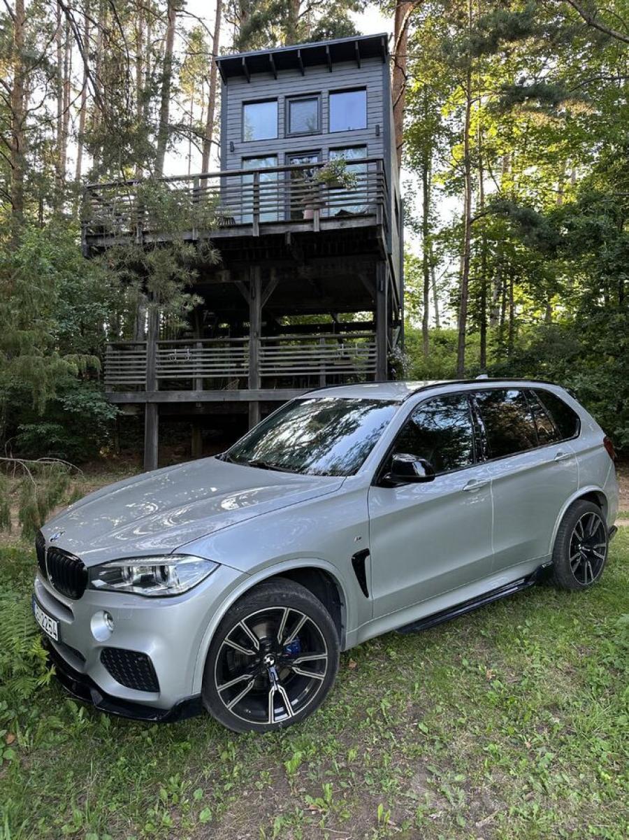 Grey BMW X5 2015 in Bauska, with an engine capacity of 3.00 L and mileage of 333 thousand km for 20543 €, photo 16 on AUTOMOTO.COM.LV