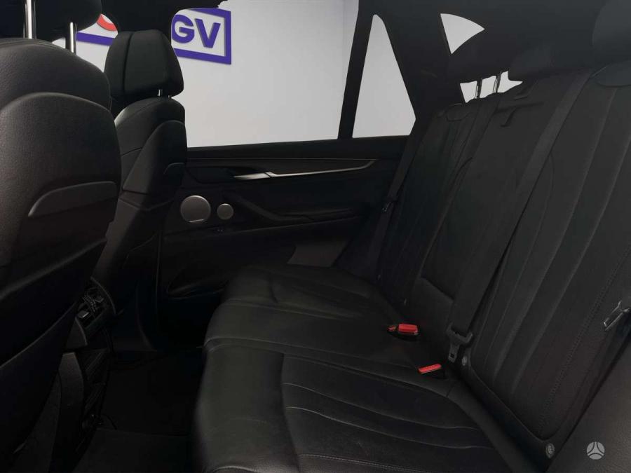 Pelēks BMW X5 2015 Viļņa, ar dzinēja tilpumu 3.00 L un nobraukumu 318 tūkst. km par 19999 €, foto 12 vietnē AUTOMOTO.COM.LV