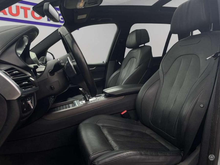 Pelēks BMW X5 2015 Viļņa, ar dzinēja tilpumu 3.00 L un nobraukumu 318 tūkst. km par 19999 €, foto 15 vietnē AUTOMOTO.COM.LV