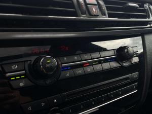Pelēks BMW X5 2015 Viļņa, ar dzinēja tilpumu 3.00 L un nobraukumu 318 tūkst. km par 19999 €, foto 17 vietnē AUTOMOTO.COM.LV