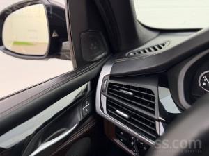 Grey BMW X5 2015 in Riga, with an engine capacity of 3.00 L and mileage of 0 thousand km for 19900 €, photo 31 on AUTOMOTO.COM.LV