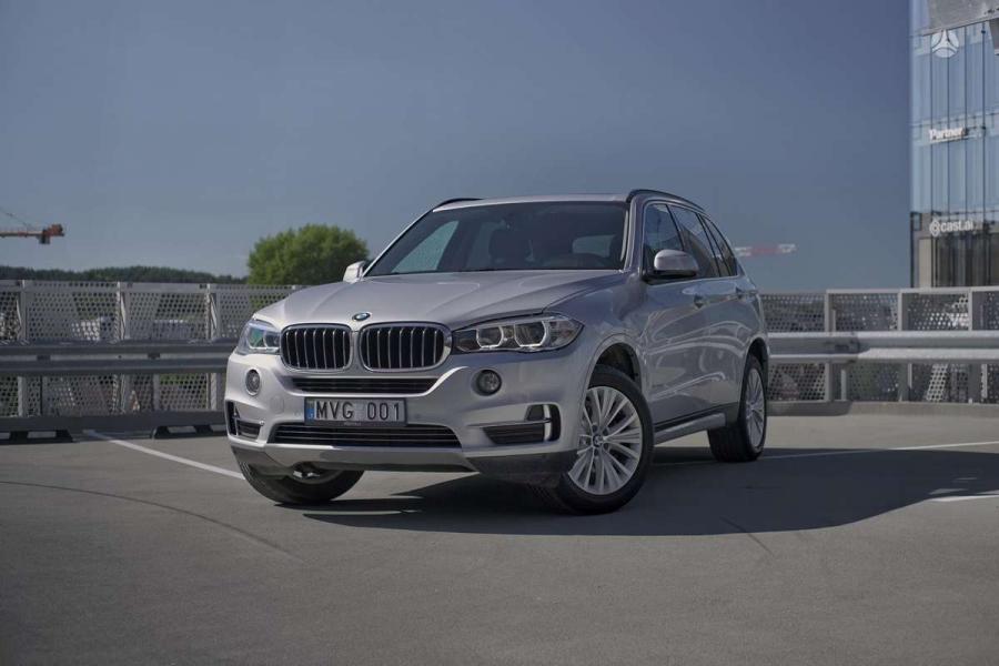 Pelēks BMW X5 2015 Viļņa, ar dzinēja tilpumu 2.98 L un nobraukumu 50 tūkst. km par 22400 €, foto 1 vietnē AUTOMOTO.COM.LV