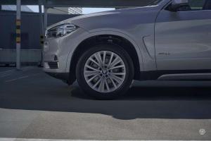 Pelēks BMW X5 2015 Viļņa, ar dzinēja tilpumu 2.98 L un nobraukumu 50 tūkst. km par 22400 €, foto 6 vietnē AUTOMOTO.COM.LV