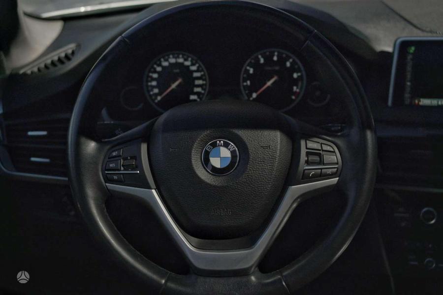 Pelēks BMW X5 2015 Viļņa, ar dzinēja tilpumu 2.98 L un nobraukumu 50 tūkst. km par 22400 €, foto 17 vietnē AUTOMOTO.COM.LV