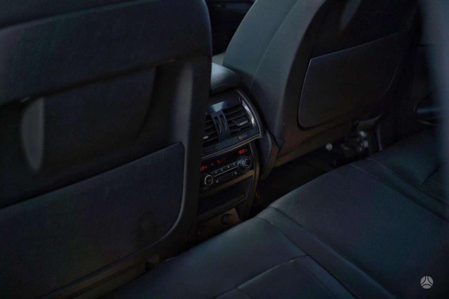 Pelēks BMW X5 2015 Viļņa, ar dzinēja tilpumu 2.98 L un nobraukumu 50 tūkst. km par 22400 €, foto 23 vietnē AUTOMOTO.COM.LV