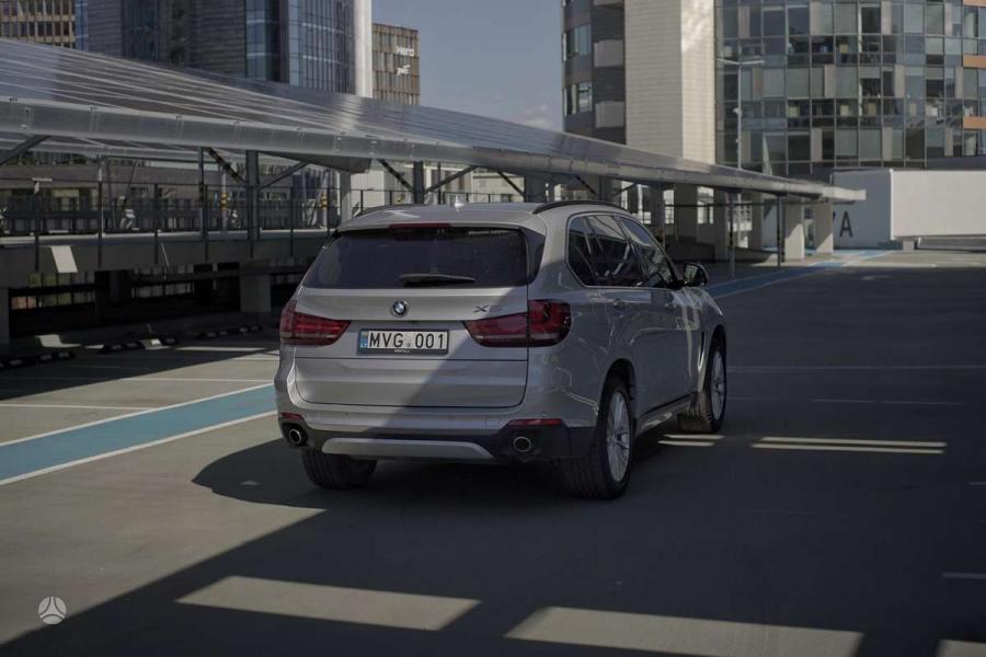 Pelēks BMW X5 2015 Viļņa, ar dzinēja tilpumu 2.98 L un nobraukumu 50 tūkst. km par 22400 €, foto 25 vietnē AUTOMOTO.COM.LV
