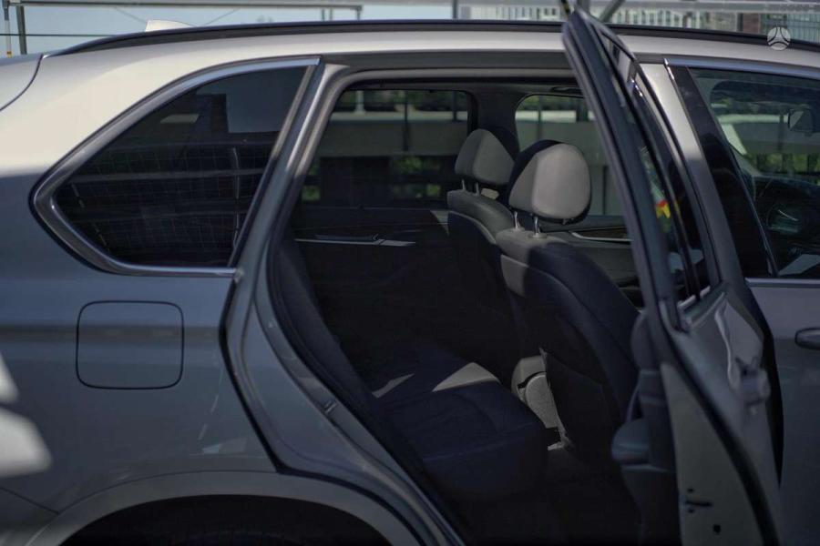 Pelēks BMW X5 2015 Viļņa, ar dzinēja tilpumu 2.98 L un nobraukumu 50 tūkst. km par 22400 €, foto 29 vietnē AUTOMOTO.COM.LV