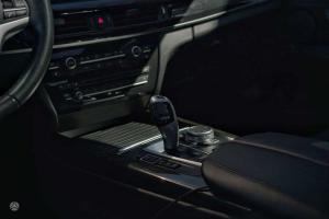 Pelēks BMW X5 2015 Viļņa, ar dzinēja tilpumu 2.98 L un nobraukumu 50 tūkst. km par 22400 €, foto 31 vietnē AUTOMOTO.COM.LV