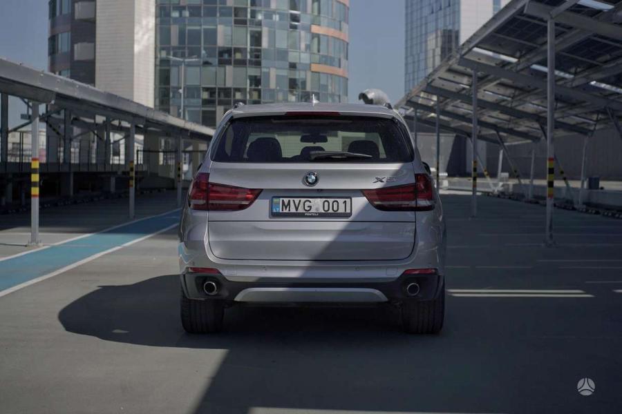 Pelēks BMW X5 2015 Viļņa, ar dzinēja tilpumu 2.98 L un nobraukumu 50 tūkst. km par 22400 €, foto 36 vietnē AUTOMOTO.COM.LV