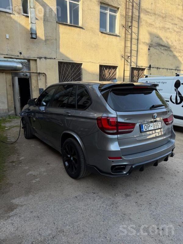 Grey BMW X5 2015 in Ogre, with an engine capacity of 2.00 L and mileage of 230 thousand km for 22000 €, photo 8 on AUTOMOTO.COM.LV