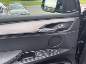 Pelēks BMW X5 2015 Kauņa, ar dzinēja tilpumu 2.00 L un nobraukumu 262 tūkst. km par 14250 €, foto 18 vietnē AUTOMOTO.COM.LV