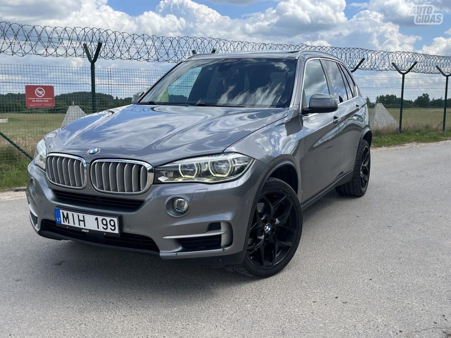 Grey BMW X5 2015 in Siauliai, with an engine capacity of 3.00 L and mileage of 400 thousand km for 15500 €, photo 1 on AUTOMOTO.COM.LV