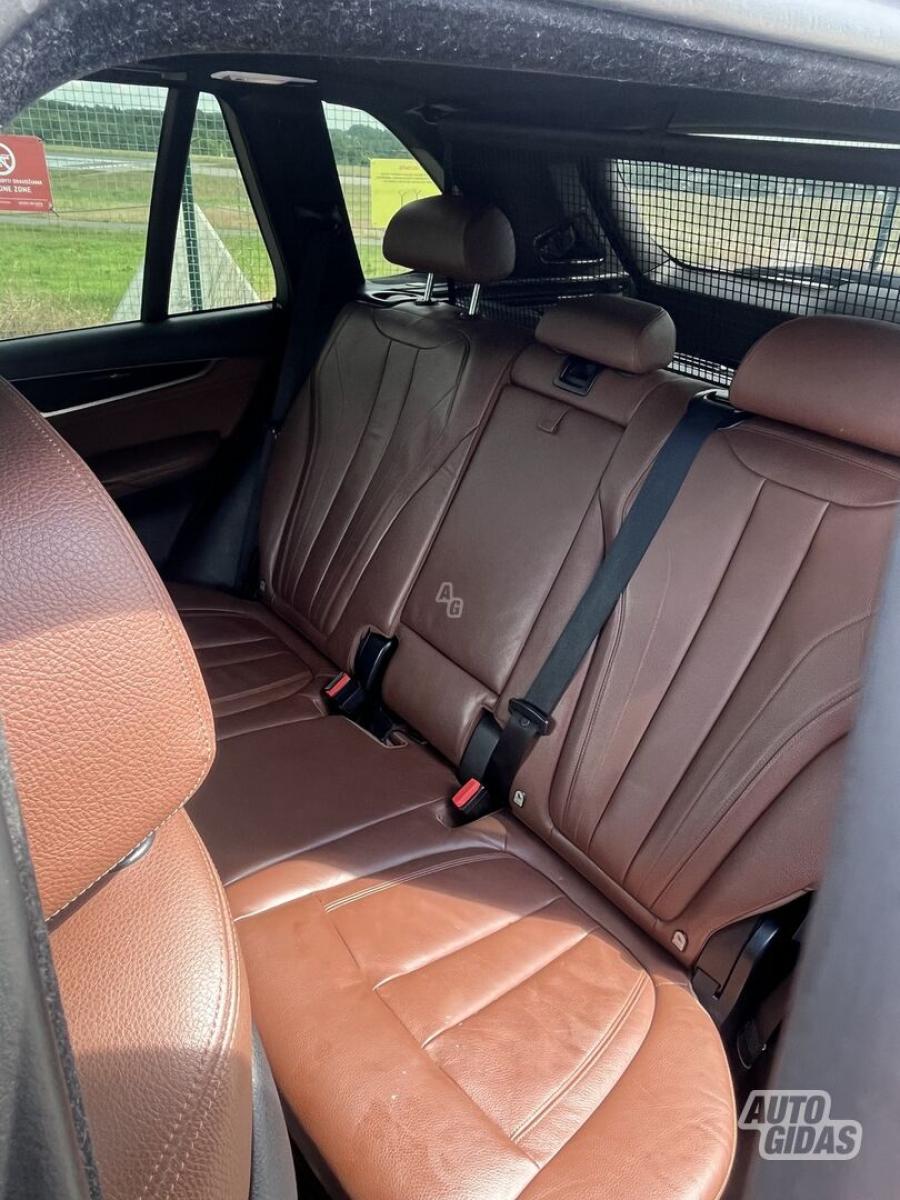 Grey BMW X5 2015 in Siauliai, with an engine capacity of 3.00 L and mileage of 400 thousand km for 15500 €, photo 8 on AUTOMOTO.COM.LV