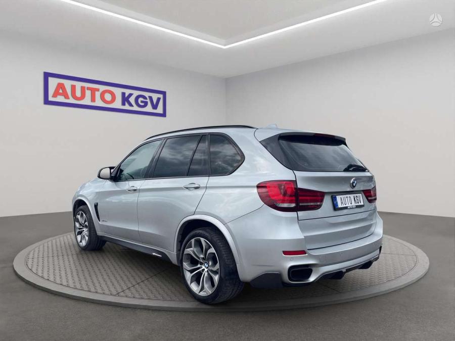 Pelēks BMW X5 2015 Viļņa, ar dzinēja tilpumu 3.00 L un nobraukumu 318 tūkst. km par 19999 €, foto 4 vietnē AUTOMOTO.COM.LV