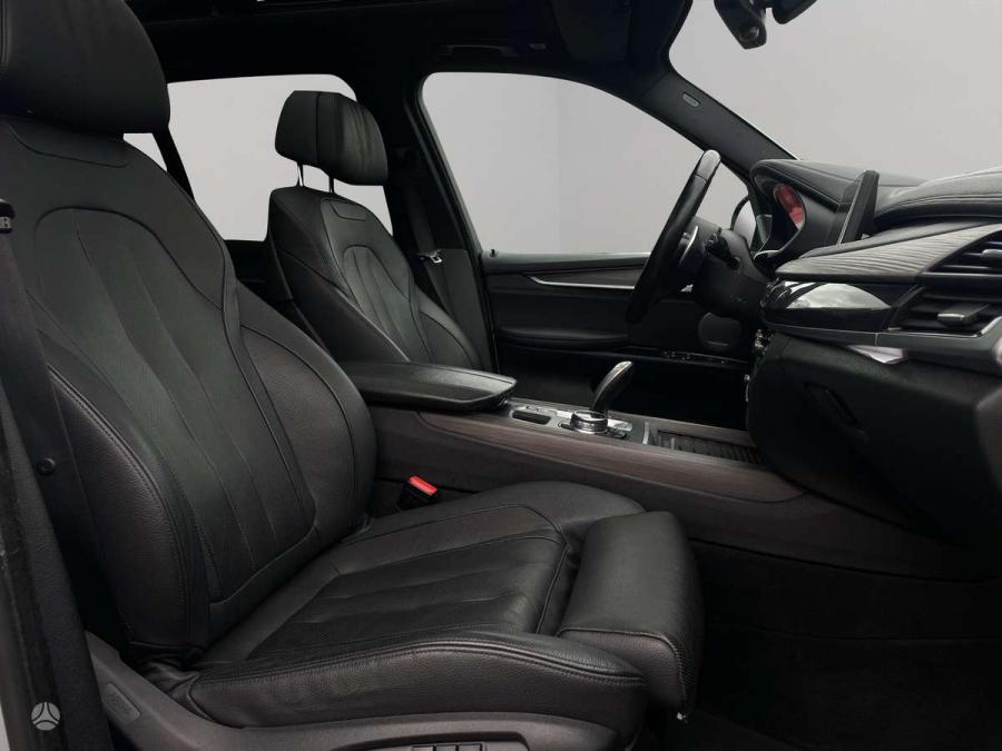 Pelēks BMW X5 2015 Viļņa, ar dzinēja tilpumu 3.00 L un nobraukumu 318 tūkst. km par 19999 €, foto 9 vietnē AUTOMOTO.COM.LV