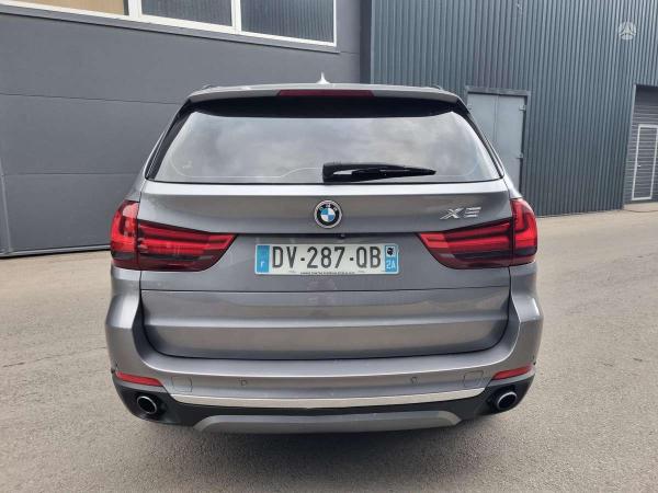 BMW X5 2015 in Kaunas on AUTOMOTO.COM.LV Grey BMW X5 2015 in Kaunas, with an engine capacity of 2.99 L and mileage of 201 thousand km for 15999 €, photo 7 on AUTOMOTO.COM.LV