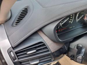 Grey BMW X5 2015 in Kaunas, with an engine capacity of 2.99 L and mileage of 201 thousand km for 15999 €, photo 12 on AUTOMOTO.COM.LV