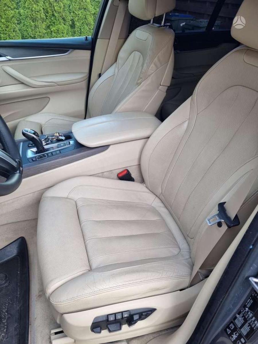 Grey BMW X5 2015 in Kaunas, with an engine capacity of 2.99 L and mileage of 201 thousand km for 15999 €, photo 14 on AUTOMOTO.COM.LV