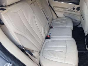 Grey BMW X5 2015 in Kaunas, with an engine capacity of 2.99 L and mileage of 201 thousand km for 15999 €, photo 15 on AUTOMOTO.COM.LV