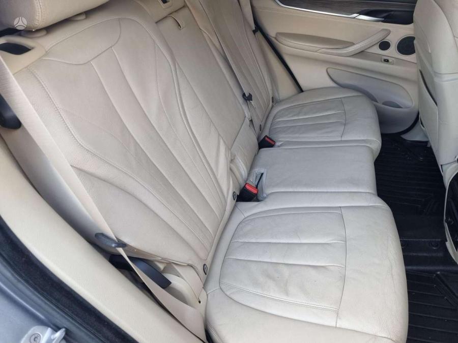 Grey BMW X5 2015 in Kaunas, with an engine capacity of 2.99 L and mileage of 201 thousand km for 15999 €, photo 15 on AUTOMOTO.COM.LV