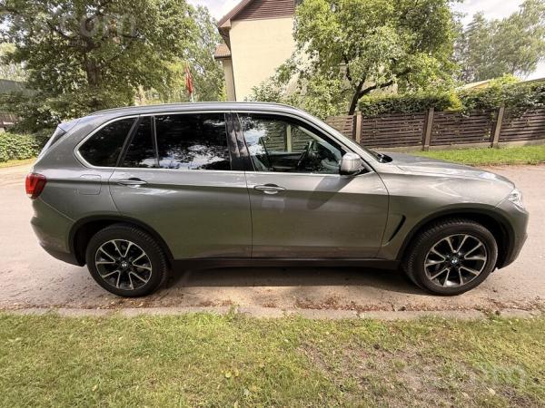 BMW X5 2015 in Riga on AUTOMOTO.COM.LV Grey BMW X5 2015 in Riga, with an engine capacity of 3.00 L and mileage of 176 thousand km for 15500 €, photo 6 on AUTOMOTO.COM.LV