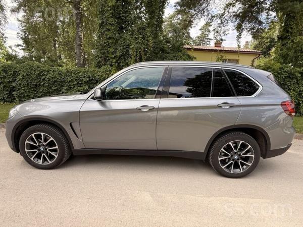 BMW X5 2015 in Riga on AUTOMOTO.COM.LV Grey BMW X5 2015 in Riga, with an engine capacity of 3.00 L and mileage of 176 thousand km for 15500 €, photo 9 on AUTOMOTO.COM.LV