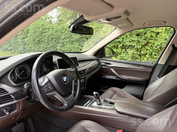 BMW X5 2015 in Riga on AUTOMOTO.COM.LV Grey BMW X5 2015 in Riga, with an engine capacity of 3.00 L and mileage of 176 thousand km for 15500 €, photo 10 on AUTOMOTO.COM.LV